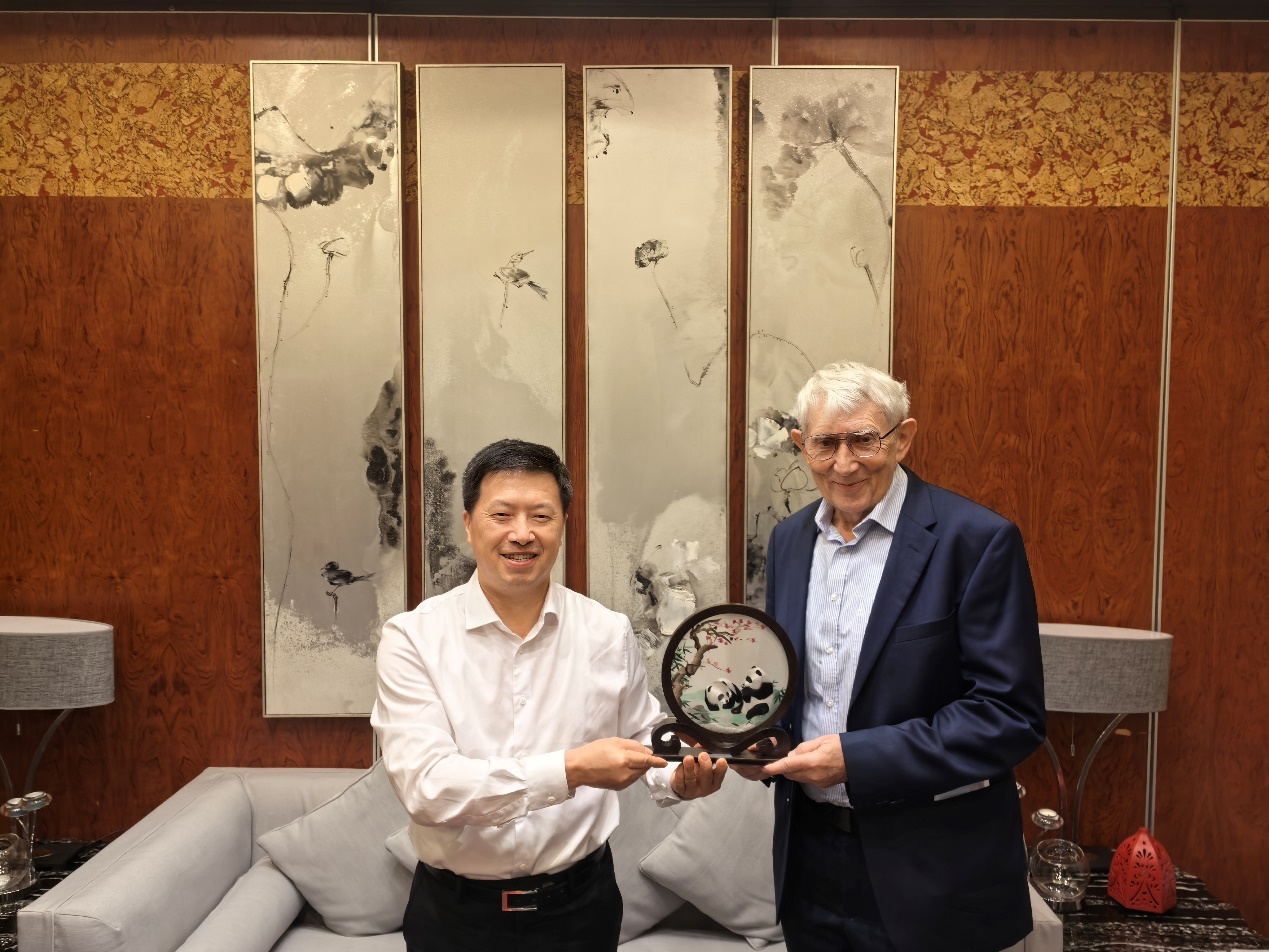 世界数字技术院理事长Peter Major一行访问上海大学-上海大学